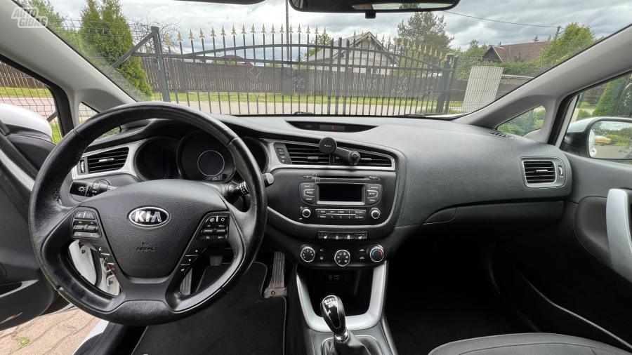 White Kia Ceed 2016 in Vilnius, with an engine capacity of 1.40 L and mileage of 141 thousand km for 6500 €, photo 16 on AUTOMOTO.COM.LV