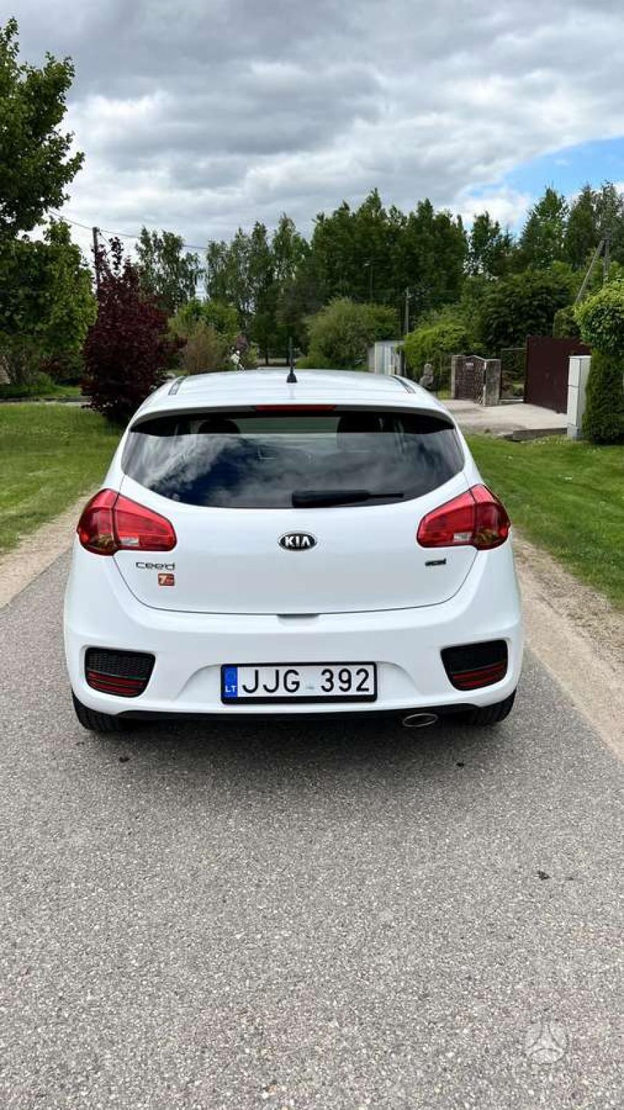 Balts Kia Ceed 2016 Viļņa, ar dzinēja tilpumu 1.40 L un nobraukumu 142 tūkst. km par 6600 €, foto 4 vietnē AUTOMOTO.COM.LV