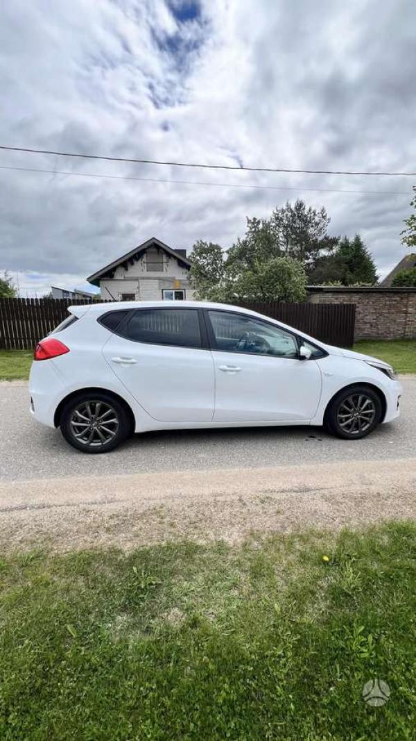 Balts Kia Ceed 2016 Viļņa, ar dzinēja tilpumu 1.40 L un nobraukumu 142 tūkst. km par 6600 €, foto 4 vietnē AUTOMOTO.COM.LV