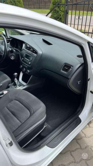 Balts Kia Ceed 2016 Viļņa, ar dzinēja tilpumu 1.40 L un nobraukumu 142 tūkst. km par 6600 €, foto 15 vietnē AUTOMOTO.COM.LV