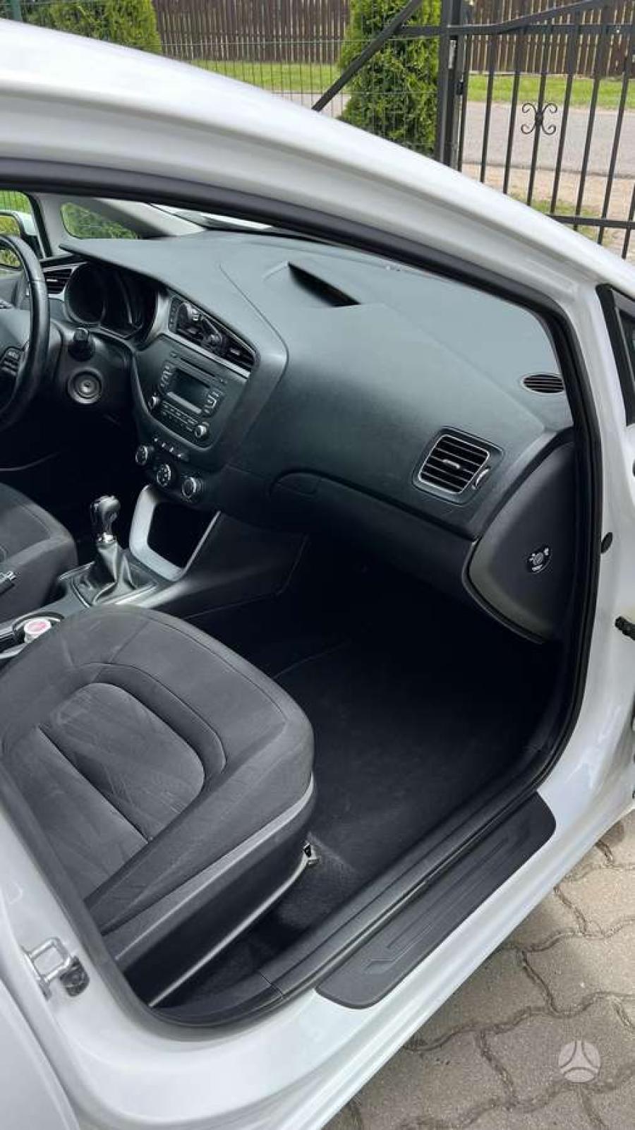 Balts Kia Ceed 2016 Viļņa, ar dzinēja tilpumu 1.40 L un nobraukumu 142 tūkst. km par 6600 €, foto 15 vietnē AUTOMOTO.COM.LV