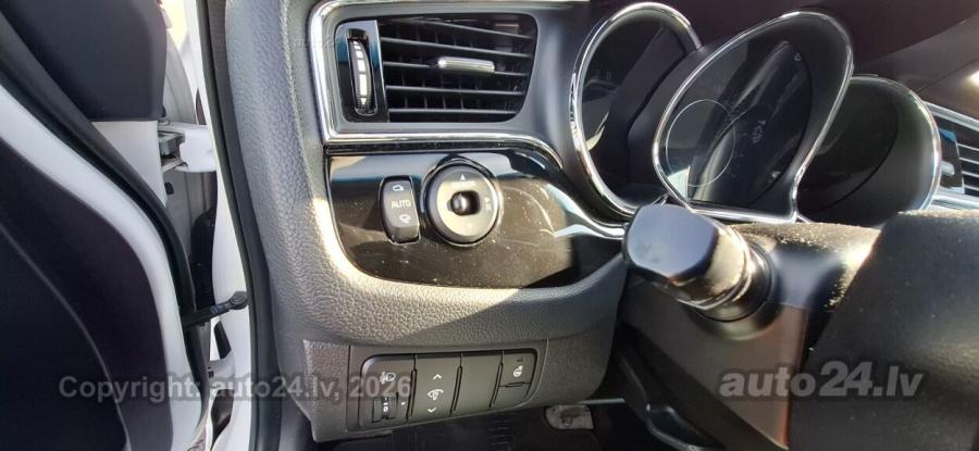 White Kia Ceed 2017 in Tallinn, with an engine capacity of 1.60 L and mileage of 108 thousand km for 7990 €, photo 10 on AUTOMOTO.COM.LV