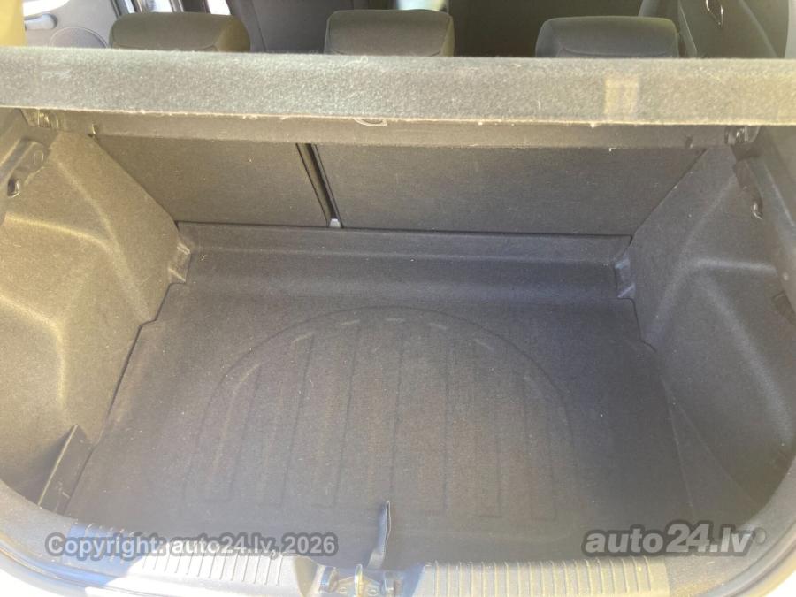 Balts Kia Ceed 2018 Tallina, ar dzinēja tilpumu 1.60 L un nobraukumu 94 tūkst. km par 9300 €, foto 7 vietnē AUTOMOTO.COM.LV