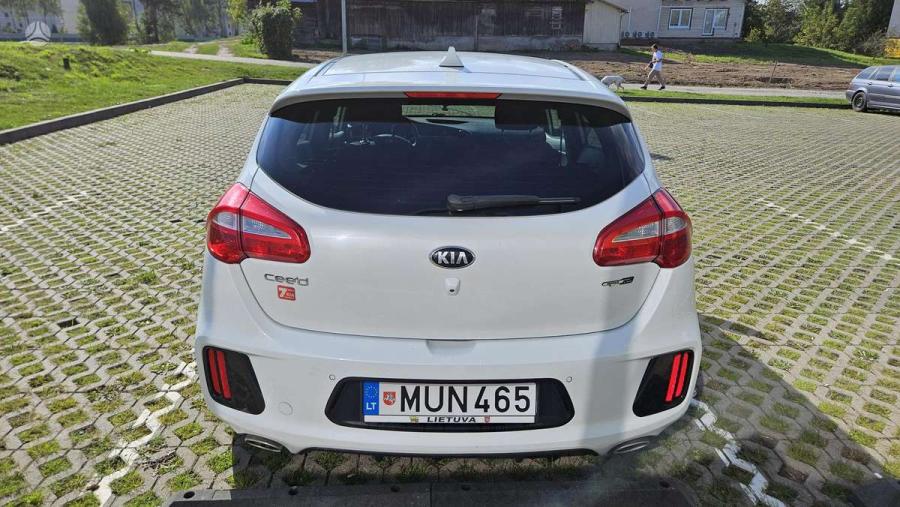 White Kia Ceed 2018 in Kaunas, with an engine capacity of 1.60 L and mileage of 149 thousand km for 9000 €, photo 5 on AUTOMOTO.COM.LV
