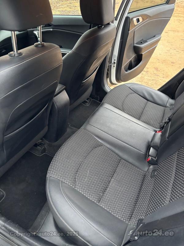 White Kia Ceed 2019 in Tallinn, with an engine capacity of 1.40 L and mileage of 158 thousand km for 10800 €, photo 11 on AUTOMOTO.COM.LV