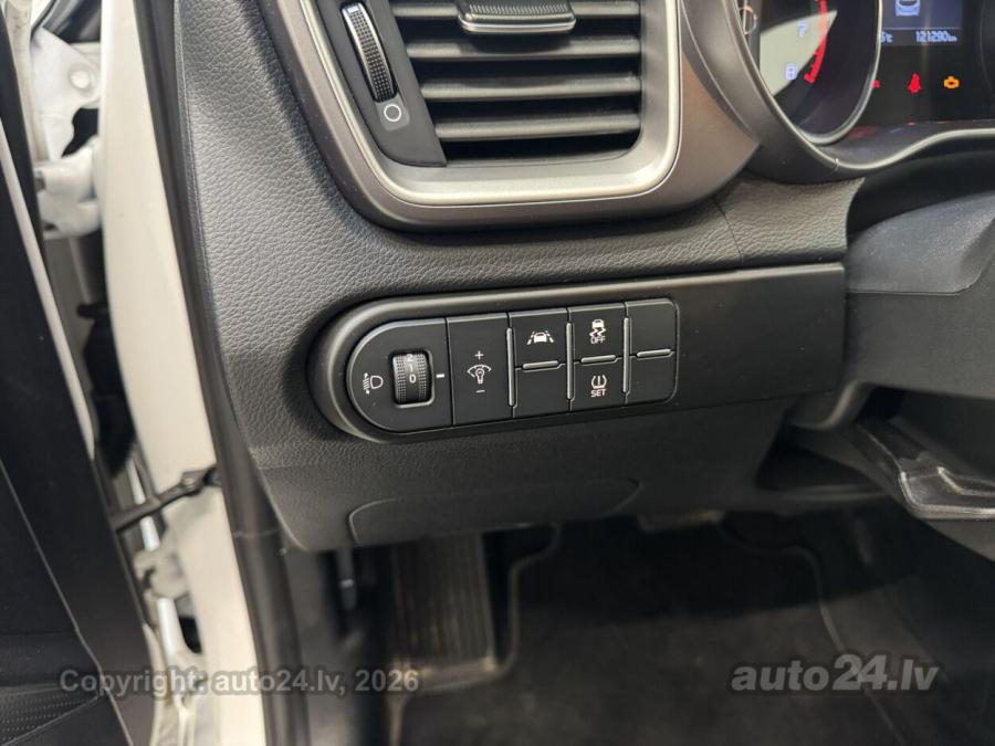 Balts Kia Ceed 2019 Tallina, ar dzinēja tilpumu 1.40 L un nobraukumu 121 tūkst. km par 12350 €, foto 12 vietnē AUTOMOTO.COM.LV