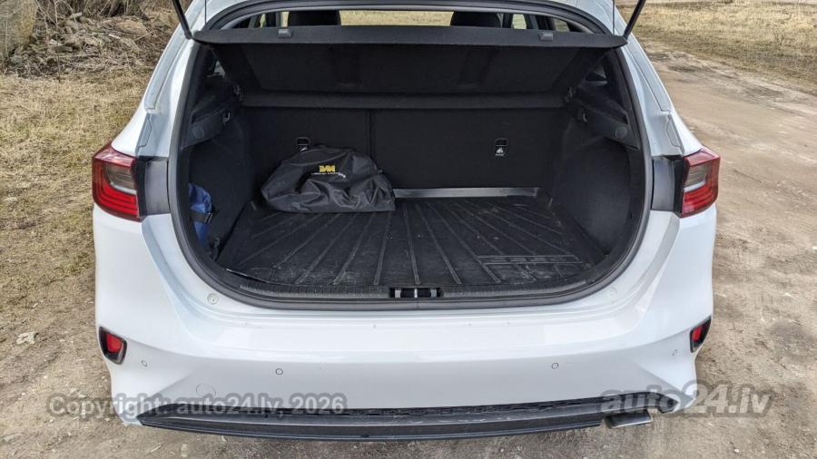 White Kia Ceed 2019 in Tallinn, with an engine capacity of 1.40 L and mileage of 83 thousand km for 10000 €, photo 6 on AUTOMOTO.COM.LV