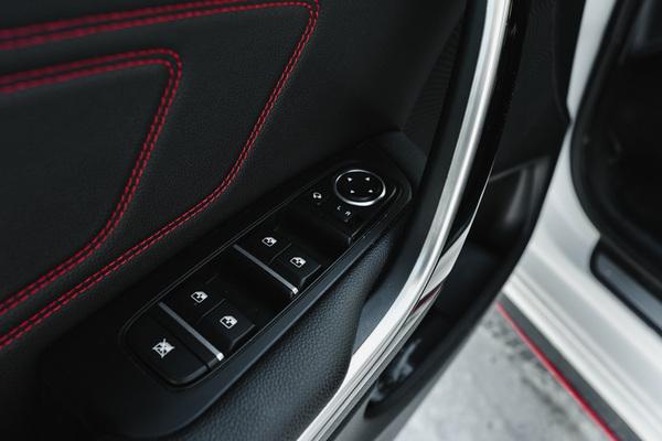 Kia Ceed 2019 in Tallinn on AUTOMOTO.COM.LV White Kia Ceed 2019 in Tallinn, with an engine capacity of 1.60 L and mileage of 140 thousand km for 17000 €, photo 10 on AUTOMOTO.COM.LV