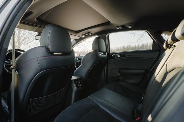Kia Ceed 2019 in Tallinn on AUTOMOTO.COM.LV White Kia Ceed 2019 in Tallinn, with an engine capacity of 1.60 L and mileage of 140 thousand km for 17000 €, photo 11 on AUTOMOTO.COM.LV
