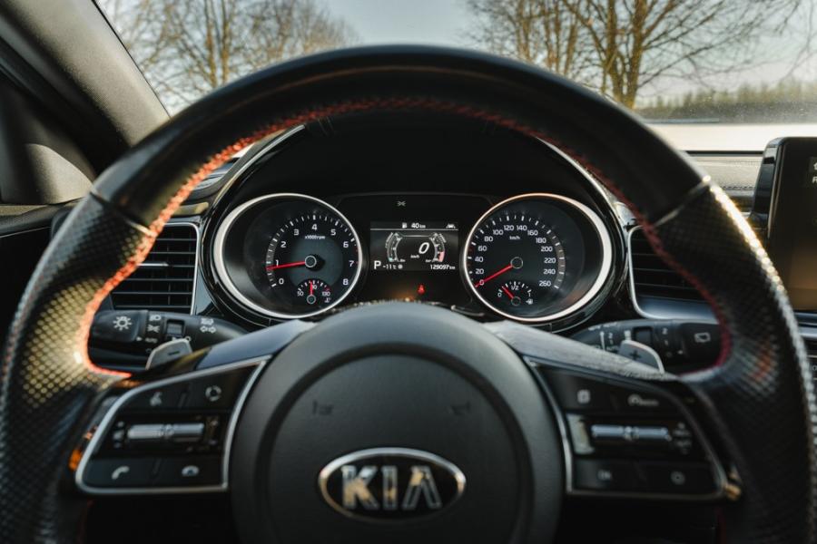 Balts Kia Ceed 2019 Tallina, ar dzinēja tilpumu 1.60 L un nobraukumu 140 tūkst. km par 17000 €, foto 20 vietnē AUTOMOTO.COM.LV