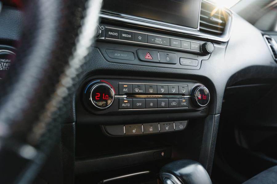 Balts Kia Ceed 2019 Tallina, ar dzinēja tilpumu 1.60 L un nobraukumu 140 tūkst. km par 17000 €, foto 22 vietnē AUTOMOTO.COM.LV