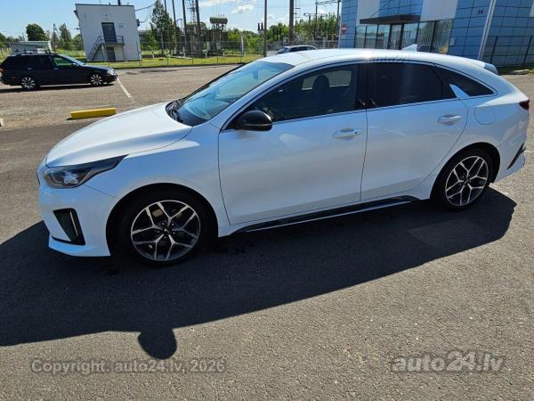 White Kia Ceed 2020 in Tallinn, with an engine capacity of 1.60 L and mileage of 203 thousand km for 13500 €, photo 4 on AUTOMOTO.COM.LV
