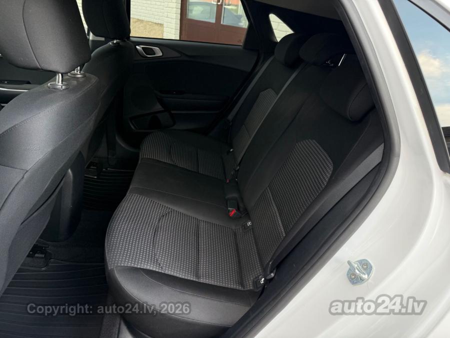 White Kia Ceed 2020 in Rapla, with an engine capacity of 1.40 L and mileage of 47 thousand km for 12790 €, photo 9 on AUTOMOTO.COM.LV