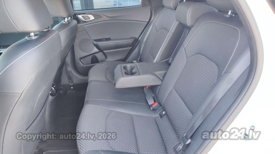 White Kia Ceed 2020 in Tartu, with an engine capacity of 1.40 L and mileage of 78 thousand km for 15990 €, photo 7 on AUTOMOTO.COM.LV