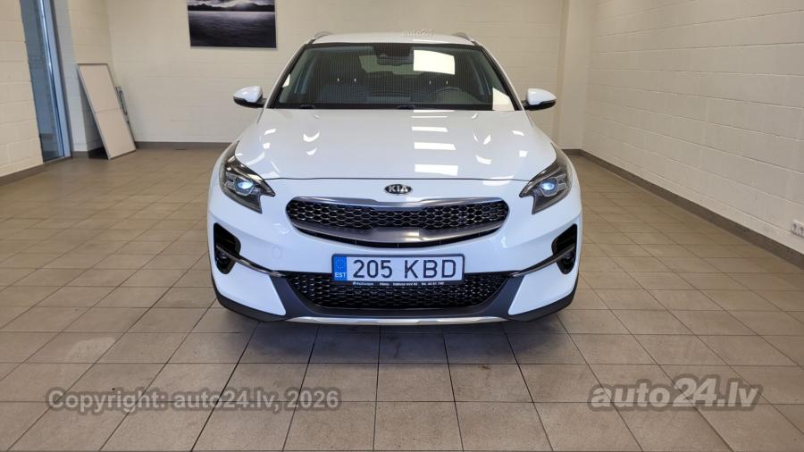 White Kia Ceed 2020 in Parnu, with an engine capacity of 1.60 L and mileage of 63 thousand km for 17900 €, photo 3 on AUTOMOTO.COM.LV