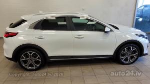 White Kia Ceed 2020 in Parnu, with an engine capacity of 1.60 L and mileage of 63 thousand km for 17900 €, photo 4 on AUTOMOTO.COM.LV