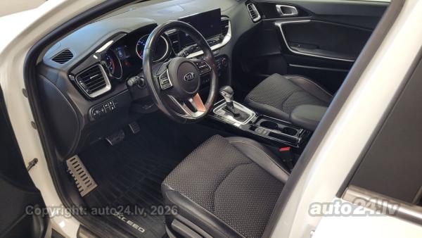Kia Ceed 2020 in Parnu on AUTOMOTO.COM.LV White Kia Ceed 2020 in Parnu, with an engine capacity of 1.60 L and mileage of 63 thousand km for 17900 €, photo 9 on AUTOMOTO.COM.LV