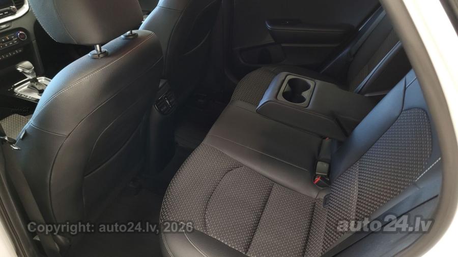 White Kia Ceed 2020 in Parnu, with an engine capacity of 1.60 L and mileage of 63 thousand km for 17900 €, photo 10 on AUTOMOTO.COM.LV