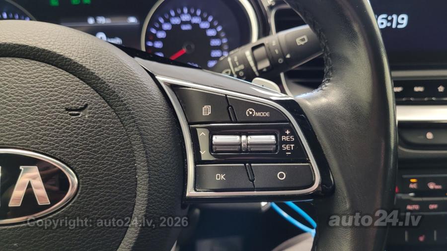 White Kia Ceed 2020 in Parnu, with an engine capacity of 1.60 L and mileage of 63 thousand km for 17900 €, photo 17 on AUTOMOTO.COM.LV