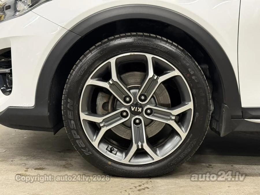 White Kia Ceed 2020 in Tallinn, with an engine capacity of 1.60 L and mileage of 63 thousand km for 17995 €, photo 6 on AUTOMOTO.COM.LV