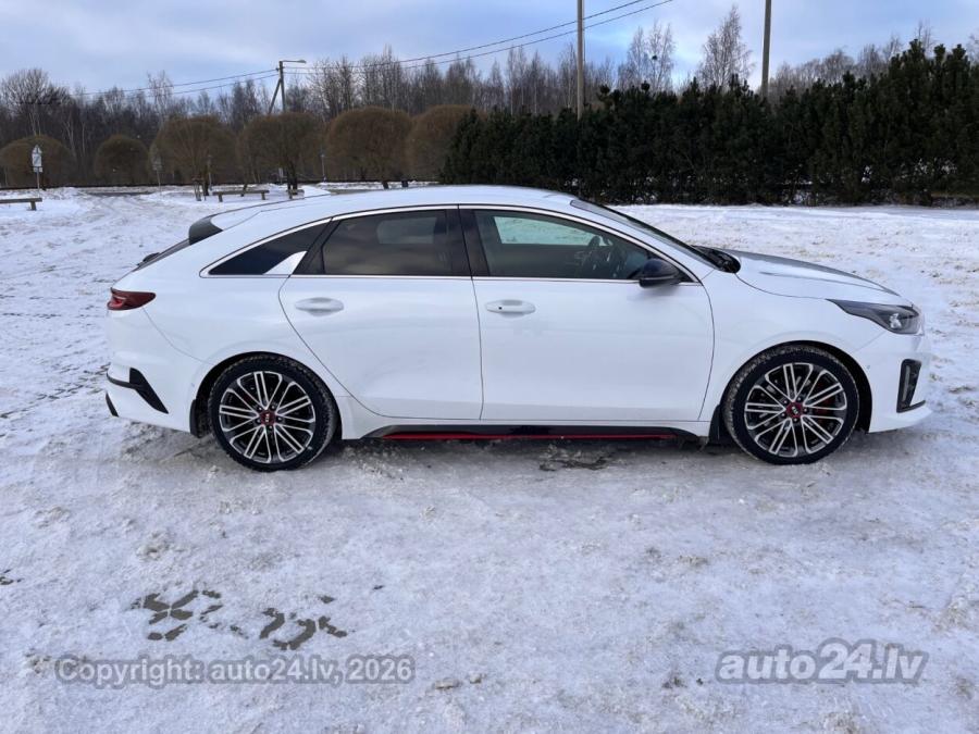 White Kia Ceed 2021 in Tallinn, with an engine capacity of 1.60 L and mileage of 43 thousand km for 23900 €, photo 4 on AUTOMOTO.COM.LV