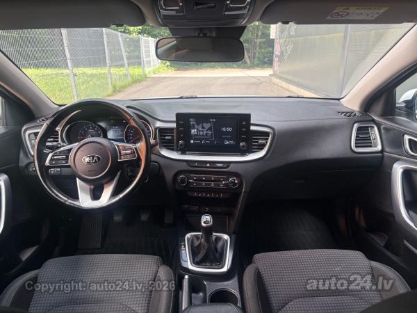White Kia Ceed 2021 in Tallinn, with an engine capacity of 1.00 L and mileage of 21 thousand km for 6999 €, photo 8 on AUTOMOTO.COM.LV