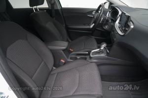 White Kia Ceed 2021 in Tallinn, with an engine capacity of 1.50 L and mileage of 114 thousand km for 13490 €, photo 10 on AUTOMOTO.COM.LV