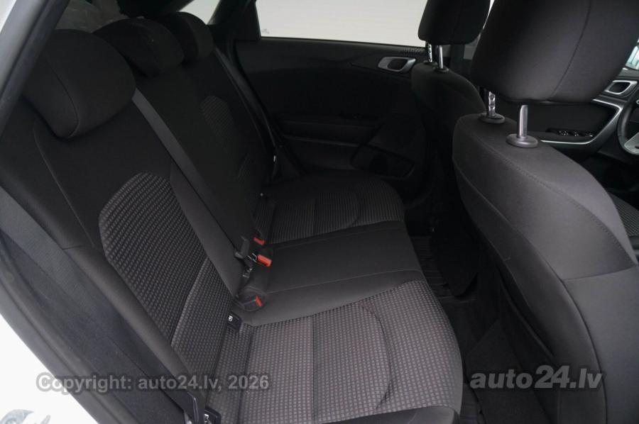 White Kia Ceed 2021 in Tallinn, with an engine capacity of 1.50 L and mileage of 114 thousand km for 13490 €, photo 13 on AUTOMOTO.COM.LV