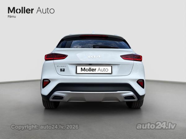 White Kia Ceed 2021 in Parnu, with an engine capacity of 1.50 L and mileage of 77 thousand km for 18850 €, photo 4 on AUTOMOTO.COM.LV