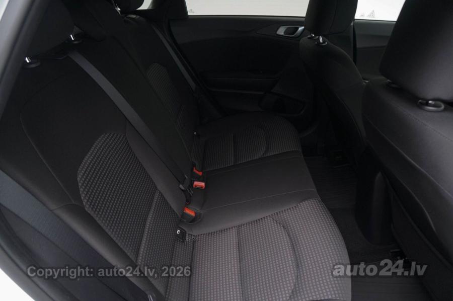 White Kia Ceed 2021 in Tallinn, with an engine capacity of 1.50 L and mileage of 107 thousand km for 14490 €, photo 13 on AUTOMOTO.COM.LV
