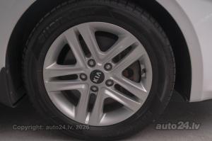 White Kia Ceed 2021 in Tallinn, with an engine capacity of 1.50 L and mileage of 107 thousand km for 14490 €, photo 19 on AUTOMOTO.COM.LV
