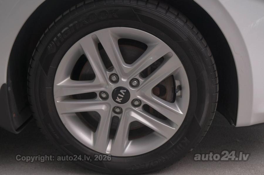 White Kia Ceed 2021 in Tallinn, with an engine capacity of 1.50 L and mileage of 107 thousand km for 14490 €, photo 19 on AUTOMOTO.COM.LV