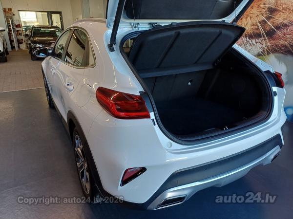 White Kia Ceed 2021 in Tallinn, with an engine capacity of 1.50 L and mileage of 63 thousand km for 18300 €, photo 5 on AUTOMOTO.COM.LV