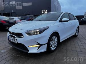 Balts Kia Ceed 2022 Rīga, ar dzinēja tilpumu 1.00 L un nobraukumu 100 tūkst. km par 9350 €, foto  vietnē AUTOMOTO.COM.LV