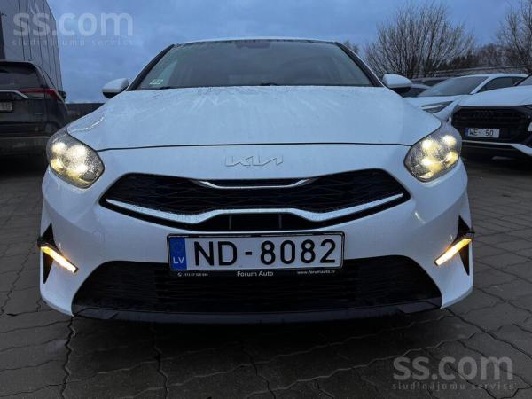 White Kia Ceed 2022 in Riga, with an engine capacity of 1.00 L and mileage of 100 thousand km for 9350 €, photo 2 on AUTOMOTO.COM.LV