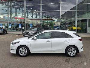 White Kia Ceed 2022 in Vilnius, with an engine capacity of 1.00 L and mileage of 55 thousand km for 13400 €, photo 3 on AUTOMOTO.COM.LV