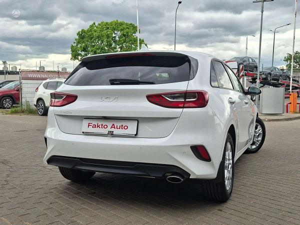 White Kia Ceed 2022 in Vilnius, with an engine capacity of 1.00 L and mileage of 55 thousand km for 13400 €, photo 4 on AUTOMOTO.COM.LV
