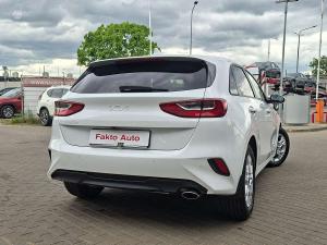 White Kia Ceed 2022 in Vilnius, with an engine capacity of 1.00 L and mileage of 55 thousand km for 13400 €, photo 5 on AUTOMOTO.COM.LV