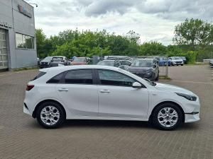 White Kia Ceed 2022 in Vilnius, with an engine capacity of 1.00 L and mileage of 55 thousand km for 13400 €, photo 6 on AUTOMOTO.COM.LV
