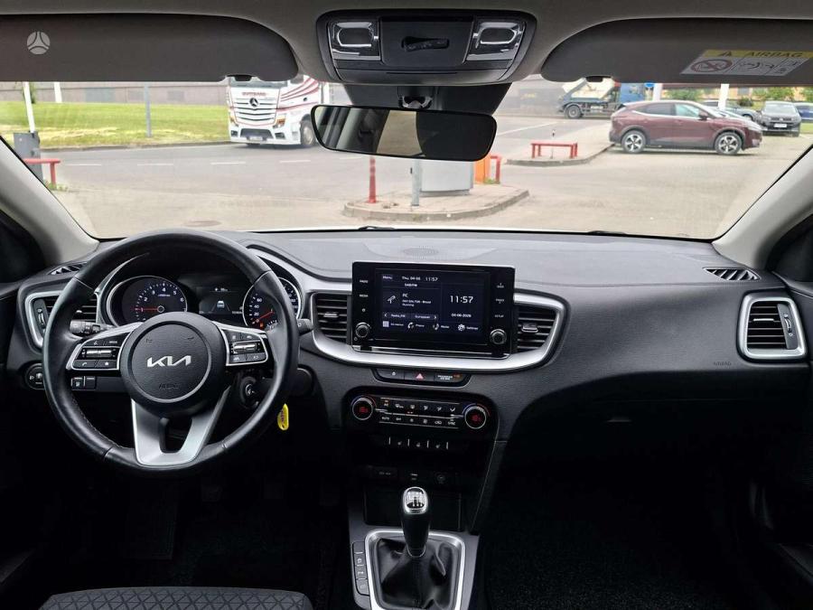 White Kia Ceed 2022 in Vilnius, with an engine capacity of 1.00 L and mileage of 55 thousand km for 13400 €, photo 10 on AUTOMOTO.COM.LV