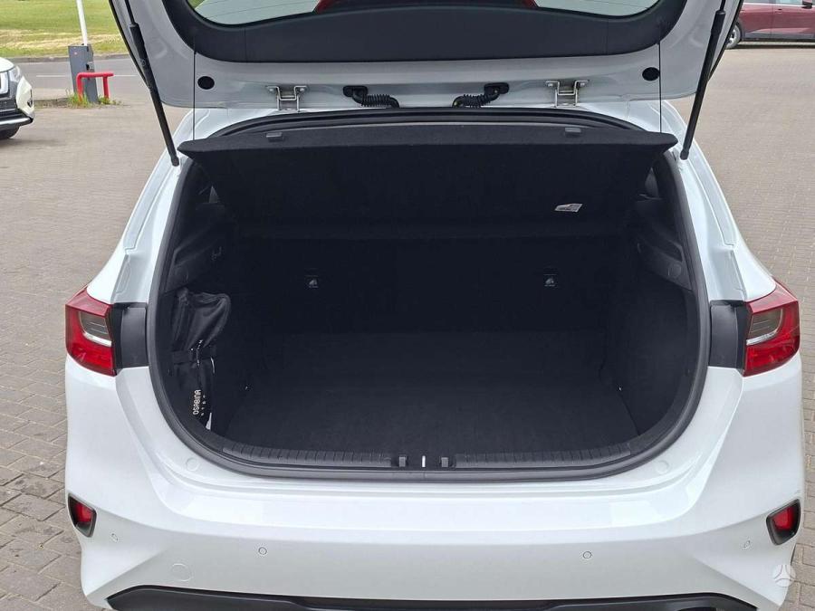 White Kia Ceed 2022 in Vilnius, with an engine capacity of 1.00 L and mileage of 55 thousand km for 13400 €, photo 22 on AUTOMOTO.COM.LV
