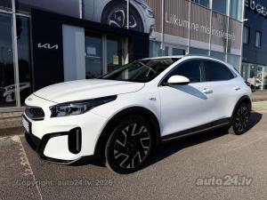 White Kia Ceed 2023 in Tallinn, with an engine capacity of 1.50 L and mileage of 26 thousand km for 19900 €, photo  on AUTOMOTO.COM.LV