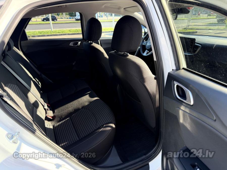 White Kia Ceed 2023 in Tallinn, with an engine capacity of 1.50 L and mileage of 26 thousand km for 19900 €, photo 6 on AUTOMOTO.COM.LV