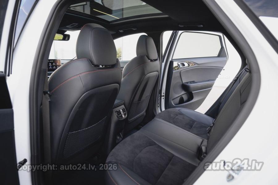 White Kia Ceed 2023 in Tartu, with an engine capacity of 1.60 L and mileage of 14 thousand km for 27900 €, photo 14 on AUTOMOTO.COM.LV