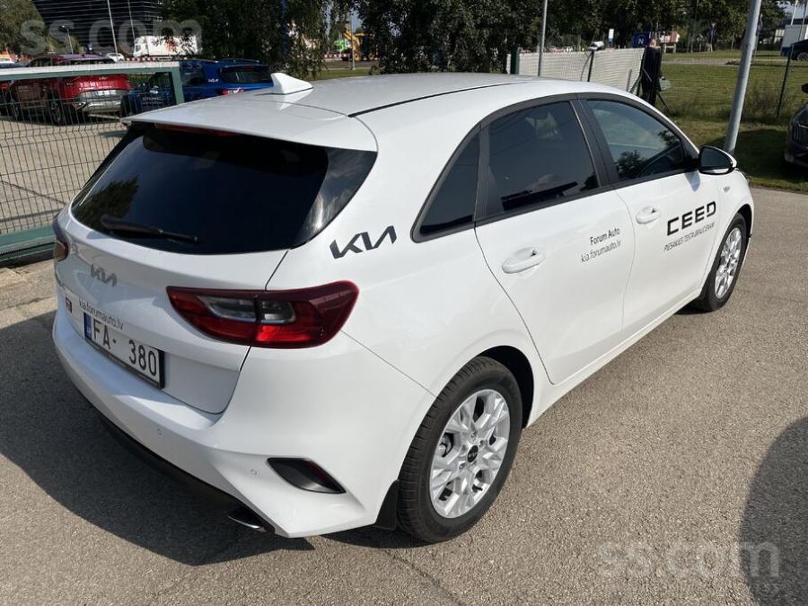 Balts Kia Ceed 2024 Rīga, ar dzinēja tilpumu 1.50 L un nobraukumu 11 tūkst. km par 20600 €, foto 3 vietnē AUTOMOTO.COM.LV