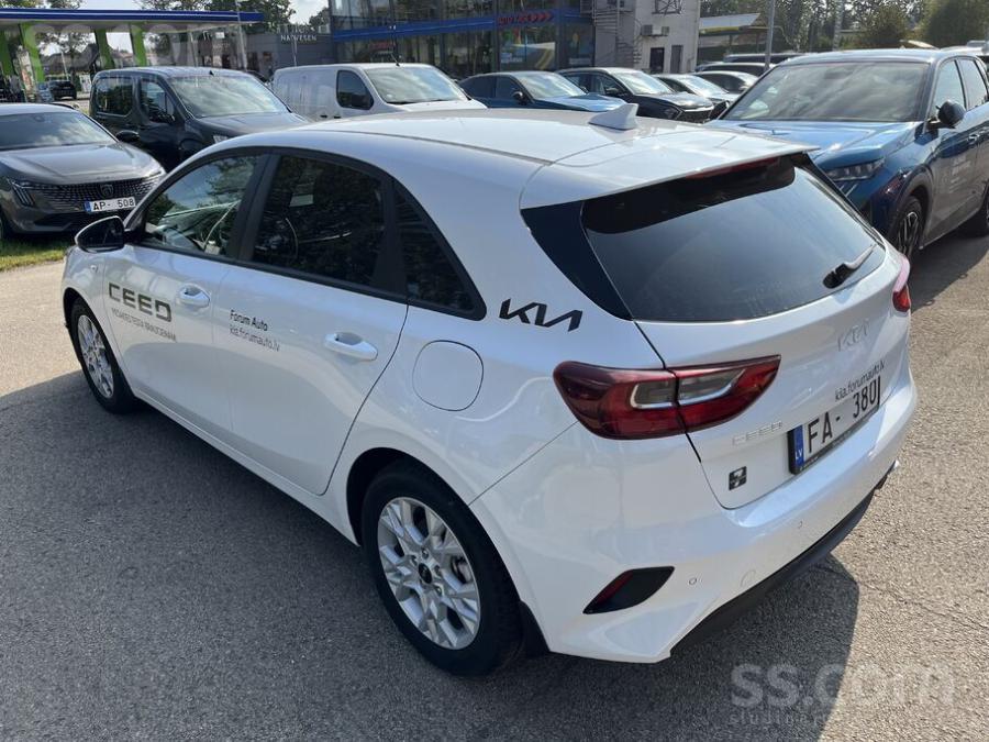 Balts Kia Ceed 2024 Rīga, ar dzinēja tilpumu 1.50 L un nobraukumu 11 tūkst. km par 20600 €, foto 4 vietnē AUTOMOTO.COM.LV