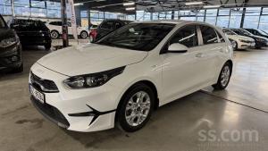 White Kia Ceed 2024 in Riga, with an engine capacity of 1.50 L and mileage of 33 thousand km for 18500 €, photo  on AUTOMOTO.COM.LV