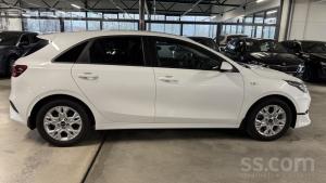 White Kia Ceed 2024 in Riga, with an engine capacity of 1.50 L and mileage of 33 thousand km for 18500 €, photo 6 on AUTOMOTO.COM.LV