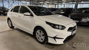 White Kia Ceed 2024 in Riga, with an engine capacity of 1.50 L and mileage of 33 thousand km for 18500 €, photo 7 on AUTOMOTO.COM.LV