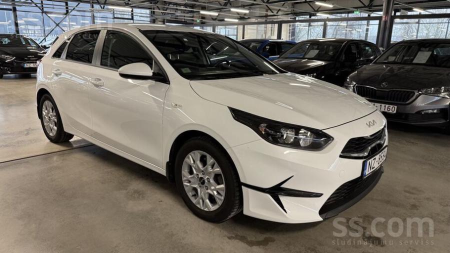 White Kia Ceed 2024 in Riga, with an engine capacity of 1.50 L and mileage of 33 thousand km for 18500 €, photo 7 on AUTOMOTO.COM.LV